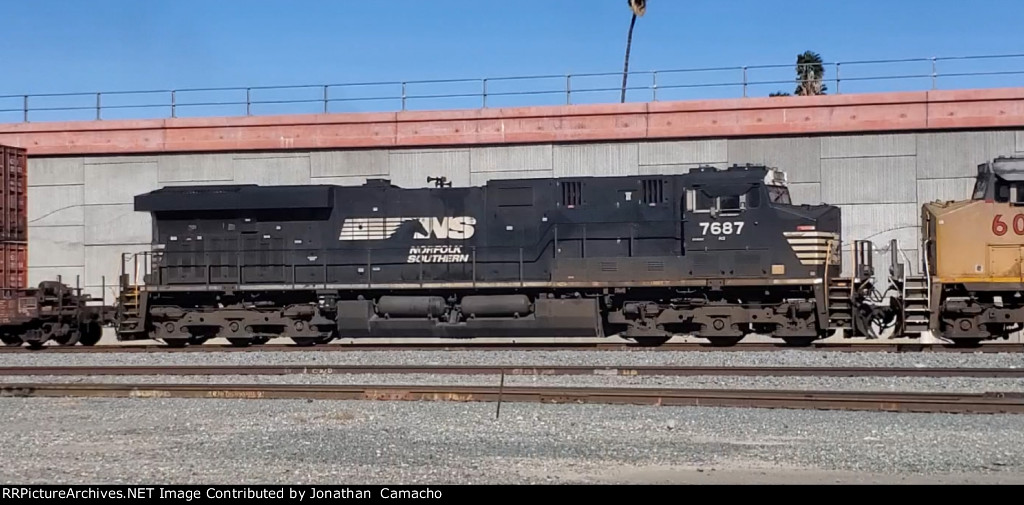 NS 7687 trailing on UP ZLCAI